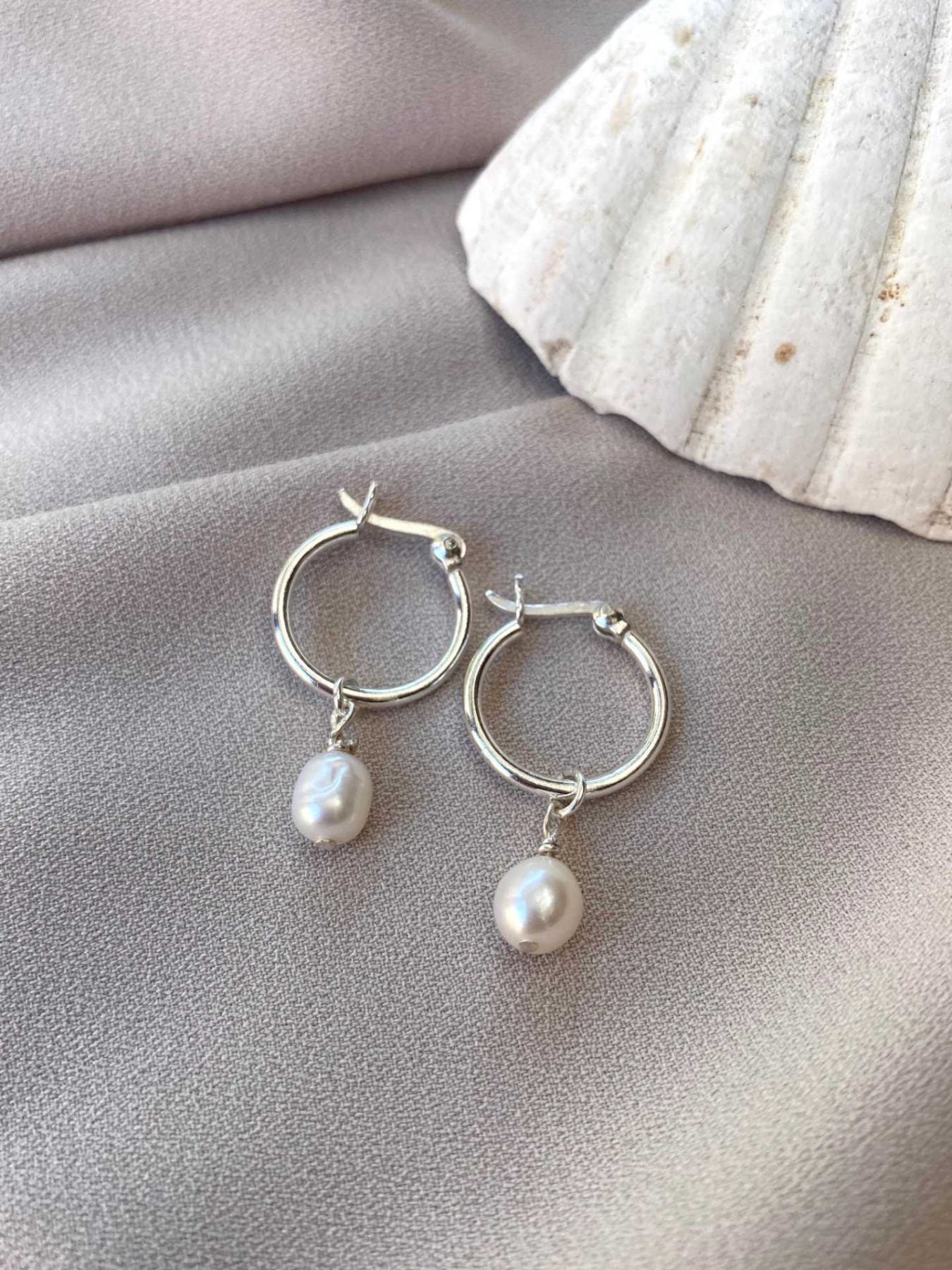 עגילי Medium Gypsy Pearl כסף